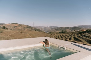 Piscina exterior sazonal 