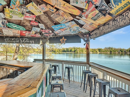 Bar (no alojamento). Victorian Inn Elkhart Lake Wisconsin