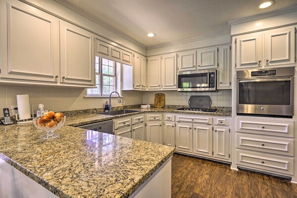 Pet-friendly Suburban Escape W/ Deck & Grill! - Charleston, SC