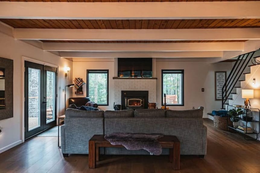 Modern Chalet With Hot Tub & Fire Pit At Lake Wallenpaupack - Lake Wallenpaupack, Greentown