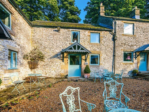 Rabbit Hut - Derbyshire