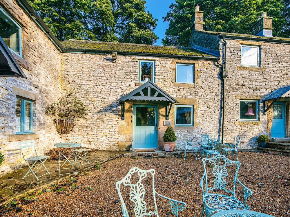 Rabbit Hut - Staffordshire