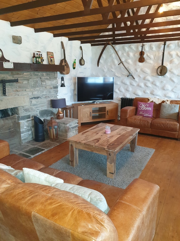 Traditional Irish Cottage With Views Of Slieve Patrick - County Down