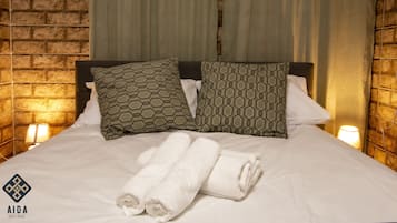 Quarto Triplo Clássico | Wi-fi grátis, roupa de cama fornecida