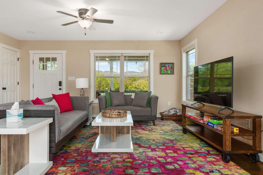 Front Porch Mountain Views At Sun Ridge Cottage - North Carolina