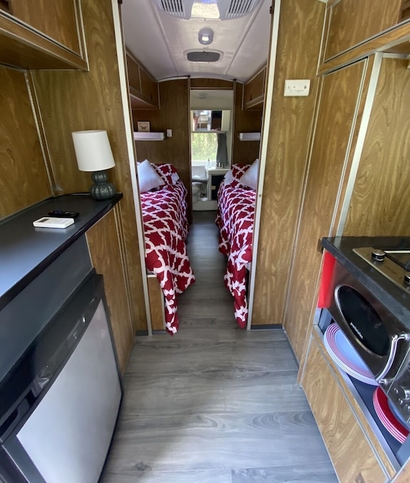 Peaceful Airstream Fast Wifi Low Pet Fee Firepit Star Gazing Convenient - 앨라배마