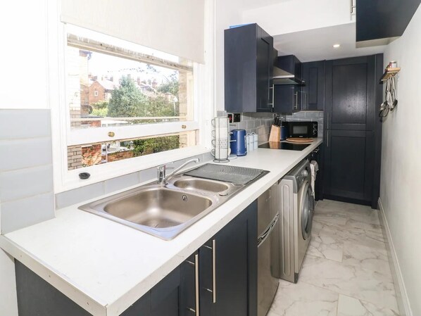 Apartamento, várias camas | Cozinha privada | Um frigorífico, um micro-ondas, um forno, uma placa de cozinha 