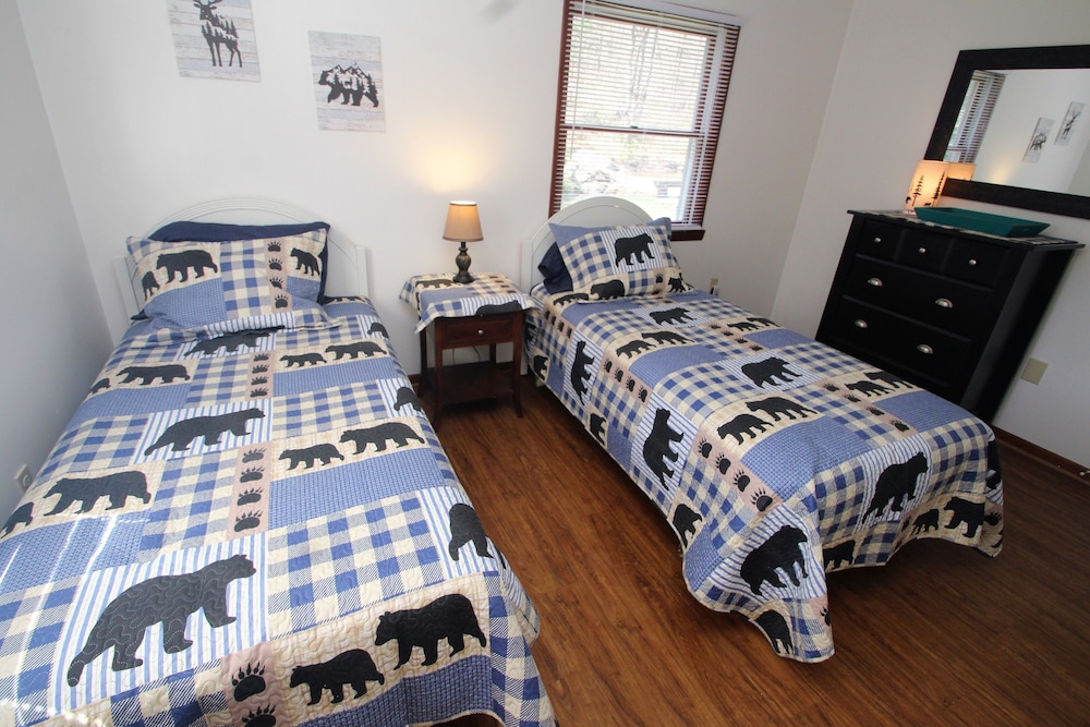 Streamside Family Friendly Accommodations Minutes From Ohiopyle! - Ohiopyle, PA