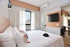 Studio Casal com Terraco | 1 quarto, com mobília individualizada, Wi-fi grátis 