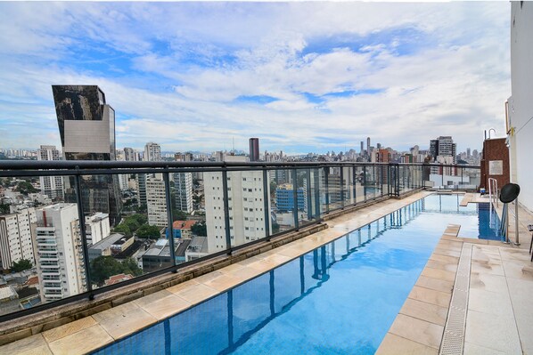 Piscina exterior, da(s) 8:00 à(s) 22:00, espreguiçadeiras 