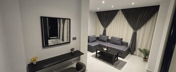 Suite Exclusiva | Sala de estar | Televisor LCD de 32 polegadas com canais via satélite, televisor 