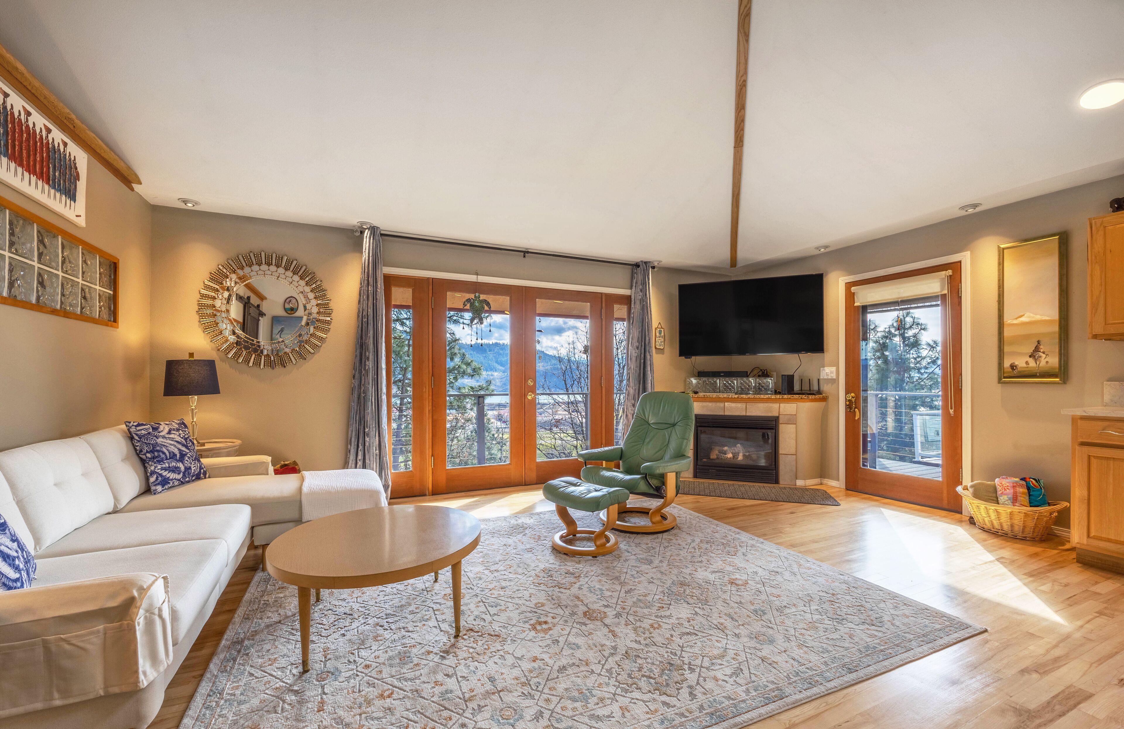 Lois Lanes Perch, Bingen, Dog Friendly, Downtown!, Bingen, WA Vacation ...