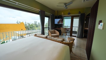 Apartamento Familiar, 2 quartos, vista para a praia | Roupa de alta qualidade, edredões de penas, camas de colchão pillowtop 