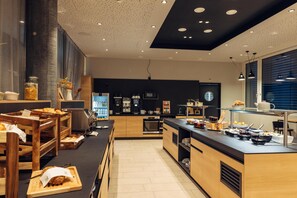 Pequeno-almoço tipo buffet diário (23 CHF por pessoa)