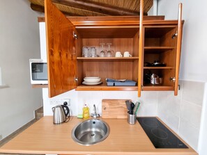 Apartamento standard | Cozinha privada | Geladeira, micro-ondas, cooktop, chaleira elétrica