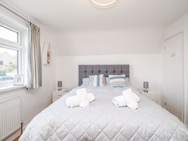 3 quartos, com decoração personalizada, com mobília individualizada 