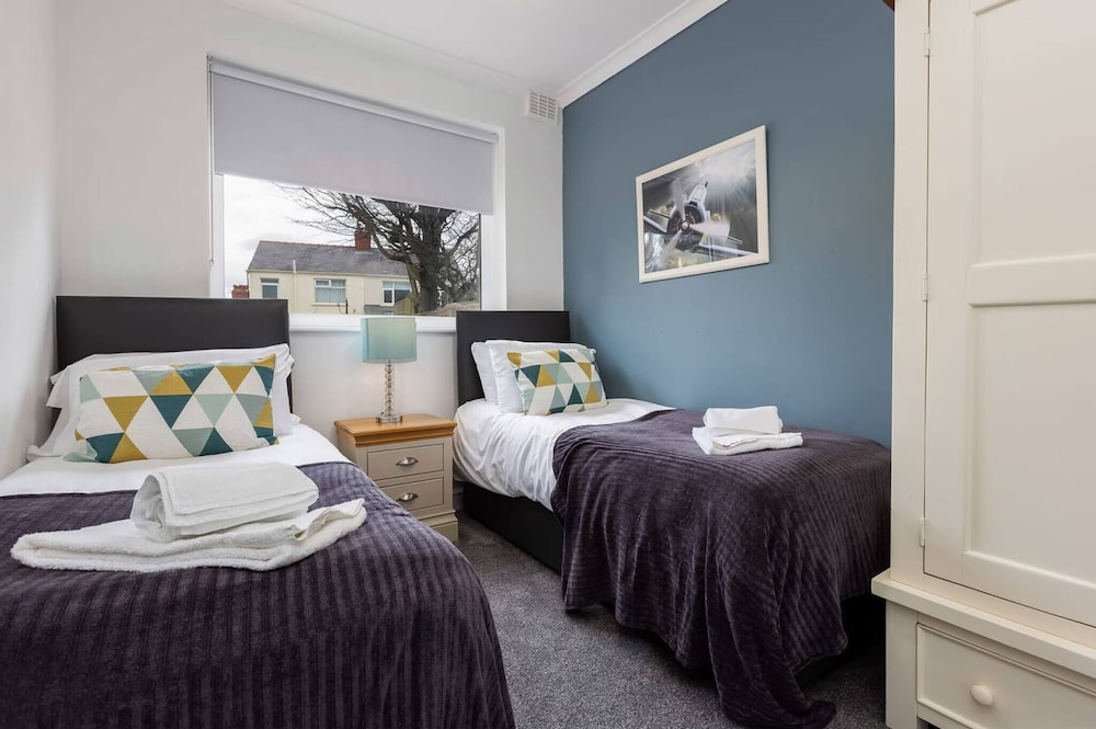 Hillside House | 2 Bedrooms Parking Wi-fi Hospital - Blackpool