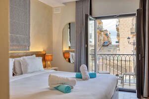 Quarto casal luxo | Roupas de cama premium, frigobar, cofres nos quartos