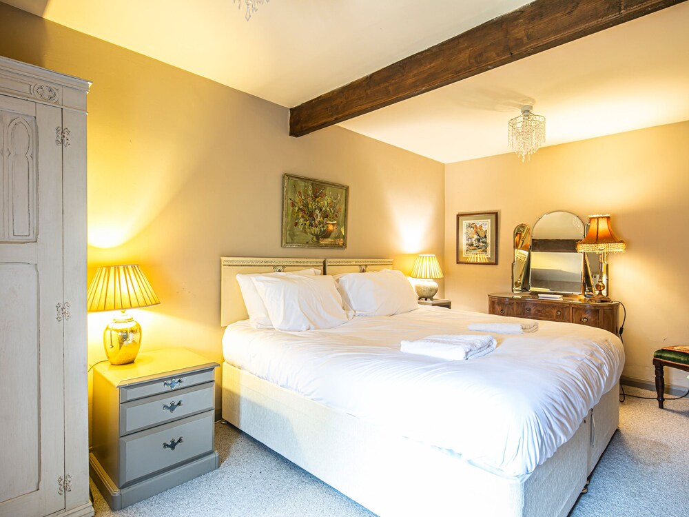 PIPPINWELL, pet friendly, character holiday cottage in Bakewell - Over ...
