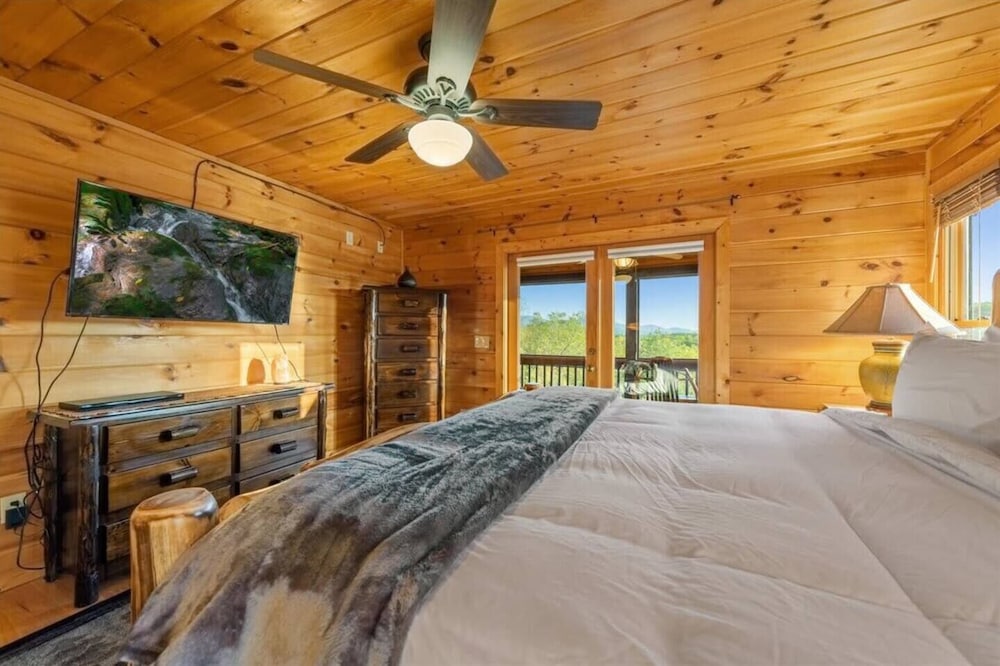 *Blue Fox Den*retreat~golf~views~arcade~hottub - Blue Ridge, GA