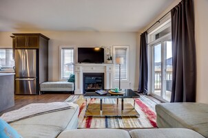 TV de ecrã plano, lareira, Netflix, serviços de streaming 