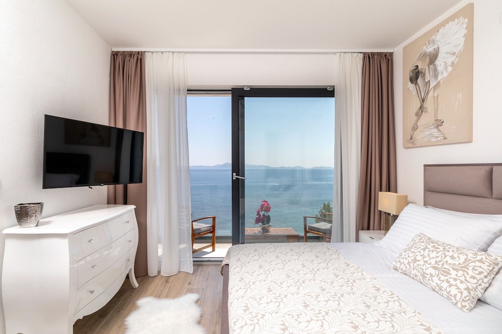 Magnificent Prizba Villa | 3 Bedrooms | Villa Seaside Haven | Stunning Sea Views | Jacuzzi - Smokvica