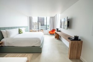 Roupa de alta qualidade, camas de colchão pillowtop, minibar 