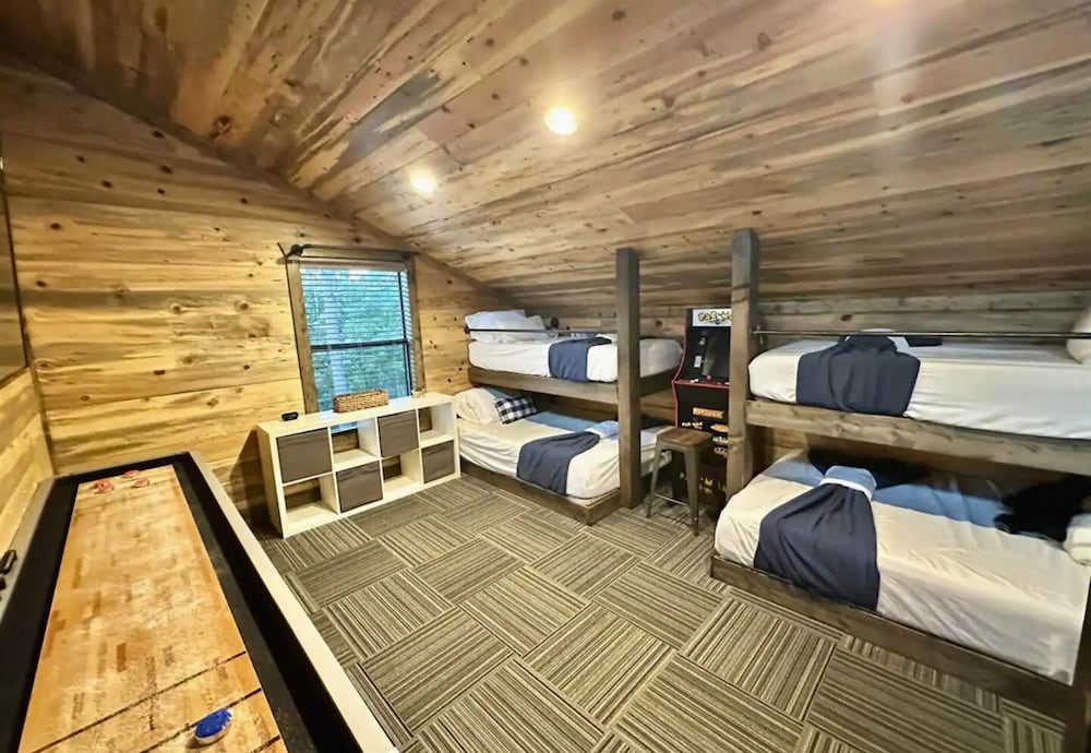 Dog Friendly Cabin W/hot Tub, Fire Pit, Slide - Broken Bow, OK