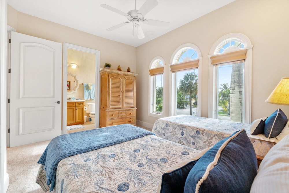 Crystal Seashore | Gorgeous 4-Bed & 5-Bath Beachfront Family Pool House ...