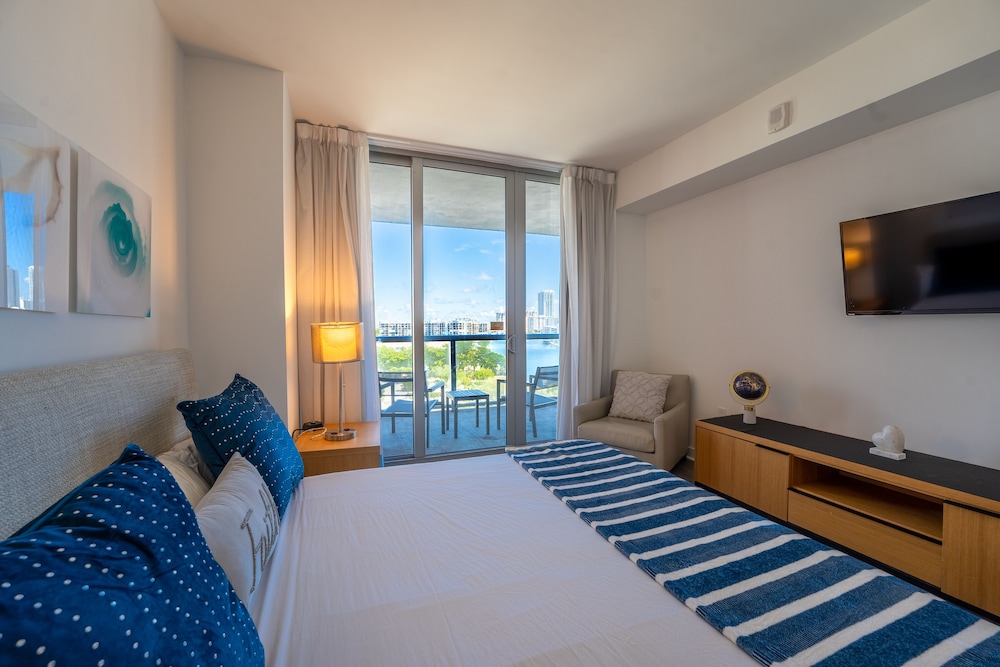 Great Condo@beachwalkresort Amazing North Views - North Miami, FL