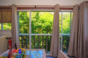 Quarto Duplo Comfort | Sala de estar | Televisor de ecrã plano de 42 polegadas com canais por cabo, televisor 