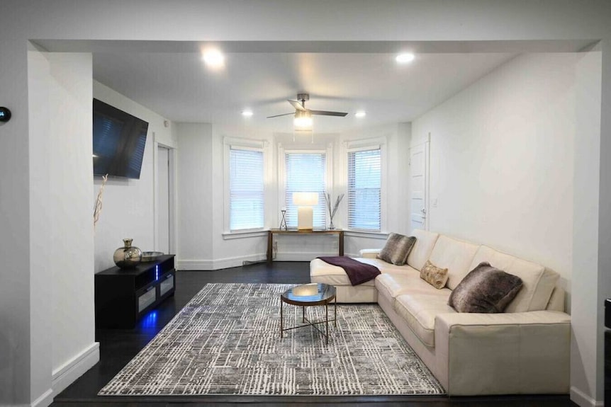 Renovated 2 Bedroom Entire Apartment W/parking - Derby, CT