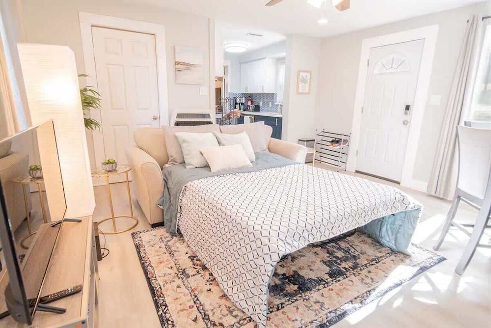 Midtown Gem Summary: - Lake Tyler, TX