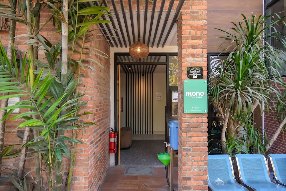 모노 코리빙 파키스, 수라바야 - 수라바야