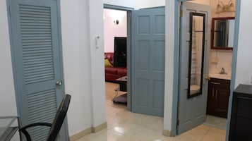Apartamento Familiar | Secretária, secretária adequada para computadores portáteis