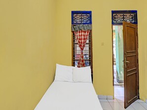 Quarto Duplo Standard | Secretária, Wi-fi grátis, roupa de cama fornecida 