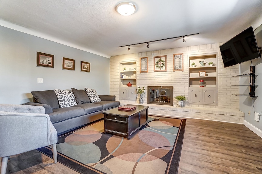 Newly Renovated, 1 Block From Bgsu, Spacious And Comfortable - Bowling Green, OH