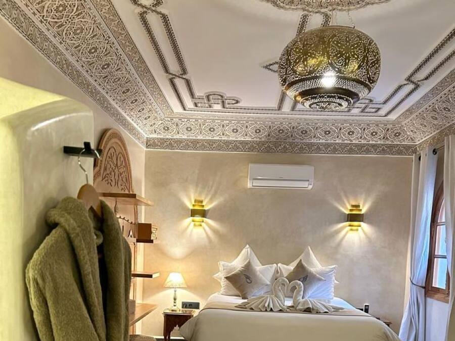 Suite Majestueuse(Malika) | Edredons de pluma, camas com colchões pillow-top, cofres nos quartos