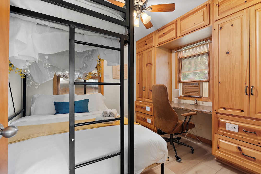 Lakefront, Wildlife Cabin Retreat - Pelican Bay Cabin - Wild River State Park, Center City