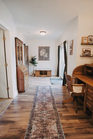 Apartamento Familiar | Sala de estar | Televisor de ecrã plano de 40 polegadas com canais digitais, televisor 