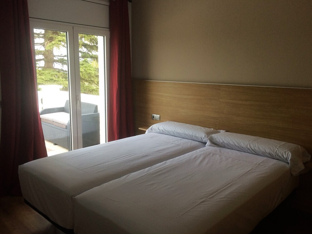 Catalonia bay of Roses large house 35 km border 15 km sea - Garriguella ...