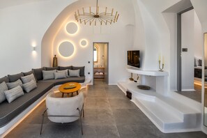 Grand Suite with private pool | Sala | Televisor LCD, impressoras 