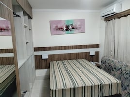Apartamento Básico | 1 quarto, com mobília individualizada, roupa de cama fornecida 