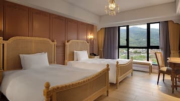 Quarto Duplo ou Twin Elite, 2 camas de casal, não fumadores, vista para o pátio | Cofre no quarto, secretária, cortinas/cortinados opacos, Wi-fi grátis