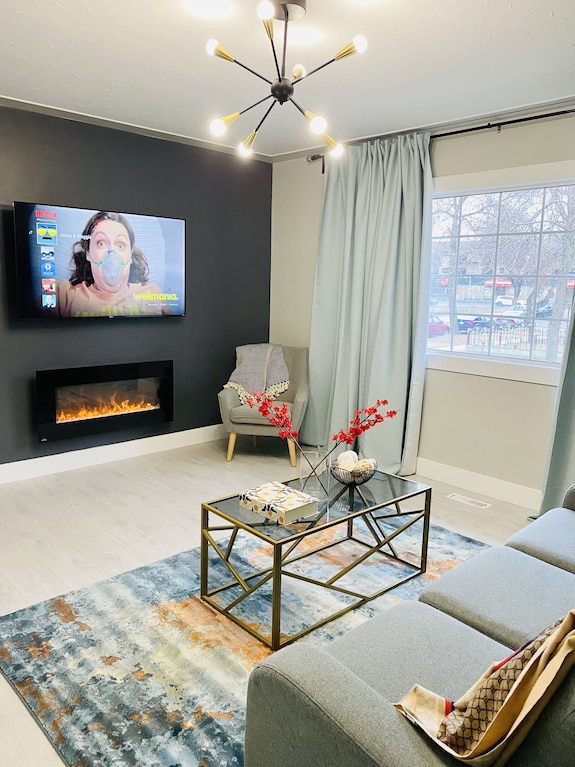 Cozy, Modern And Centrally Located - Alberta