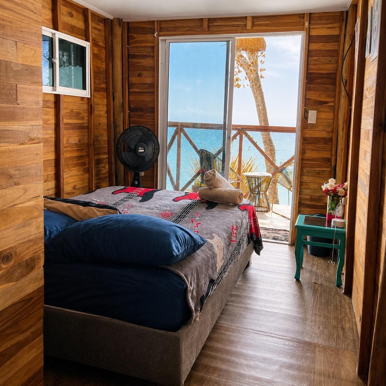 Quarto Duplo Superior | Wi-fi grátis, com decoração personalizada, roupa de cama fornecida 