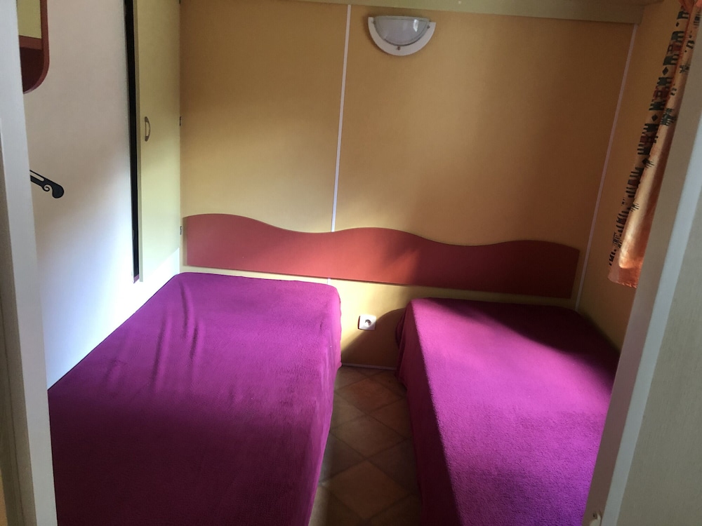 Caravan 'Midi - Mobil Home 4-6 Pers' Con Terrazza Privata E Giardino In Comune - Salavas