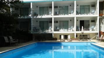 Piscina exterior sazonal