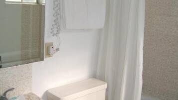 Quarto Comfort | Casa de banho | Artigos de higiene pessoal grátis, toalhas fornecidas, sabão, champô