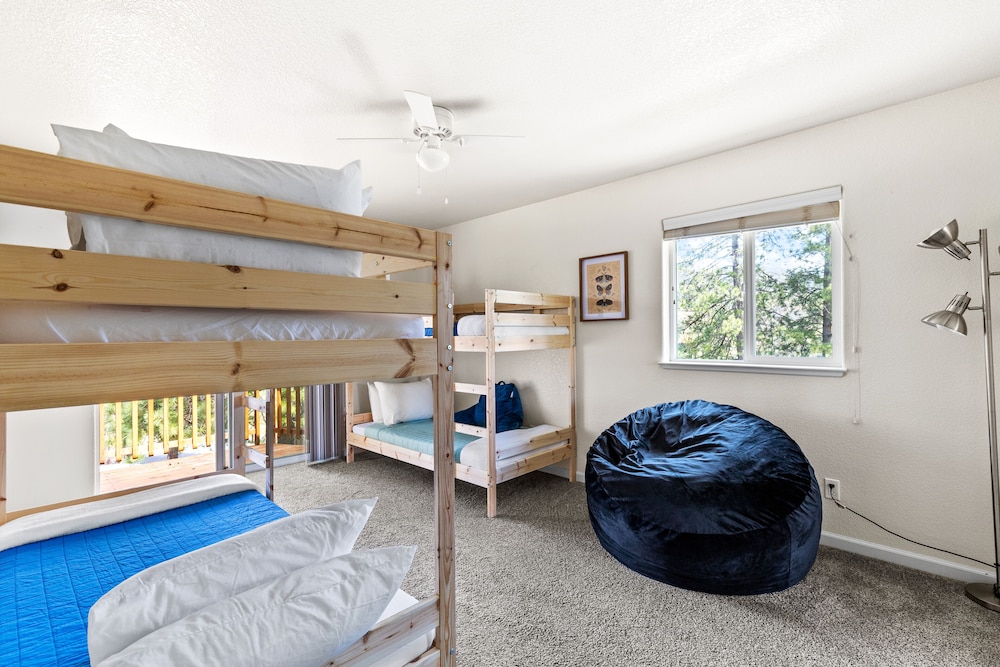 Bright, Dog-friendly House With Grill, Patio, Beautiful Views, And Balconies - Groveland, CA